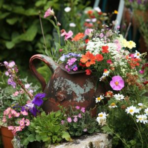 20 Easy and Fun DIY Spilled Flower Pot Ideas You Need to Try!