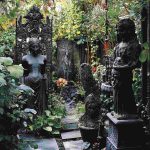 10 Gothic Garden Ideas to Create a Dark, Enchanting Outdoor Space