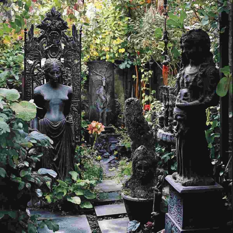 10 Gothic Garden Ideas to Create a Dark, Enchanting Outdoor Space