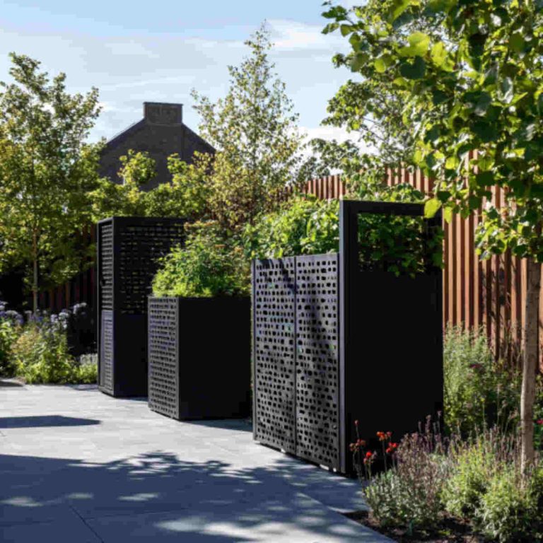 17 Brilliant In-Ground Worm Bin Garden Ideas That Feed Your Plants for Free