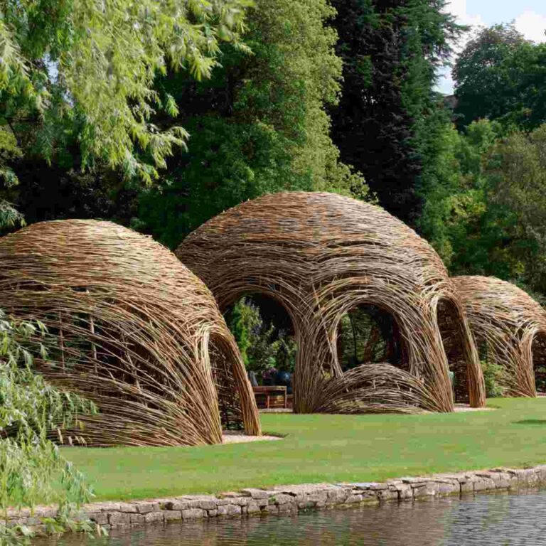 25 Wind-Resistant Garden Structures That Actually Work